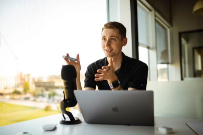 11 Best Tech Podcasts on Spotify and Apple Right Now