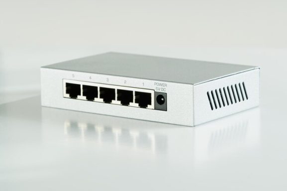 12 Best 5 Port Gigabit Switches to Set up Your Network - Geekflare