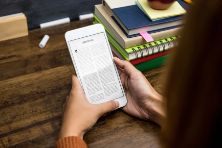 12 Book Tracking Apps to Stay Up to Date on Your Reading Goals