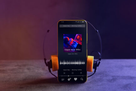 6 Best DJ Apps (iOS+Android) to Mix Songs on Your Smartphone