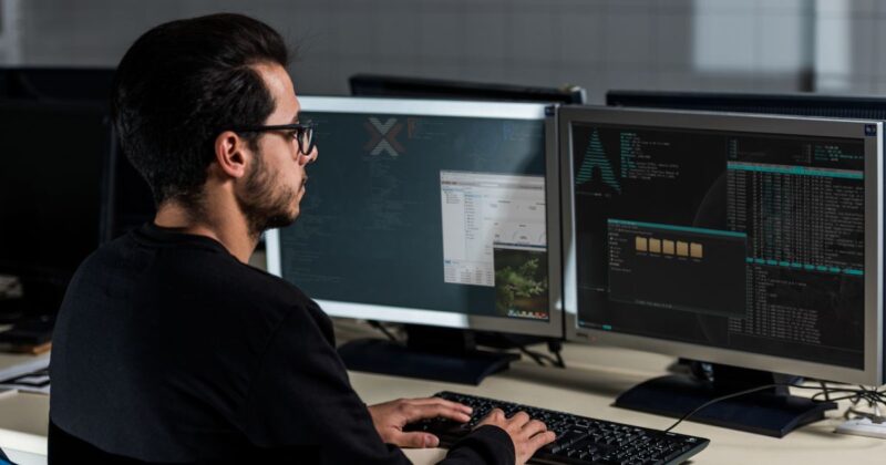 Linux Package Manager Explained: What it is and How it Works